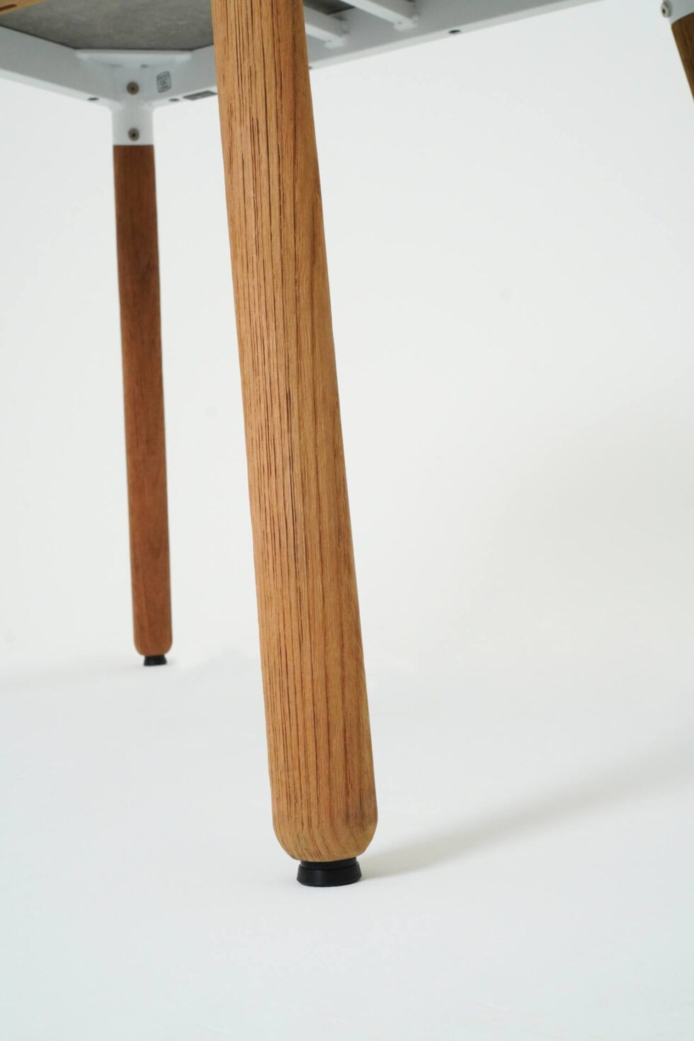 DAISY Dining Table Detail | MAMAGREEN